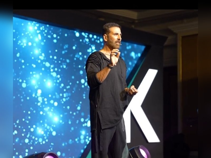 Akshay Kumar reveals who he ‘loves more’