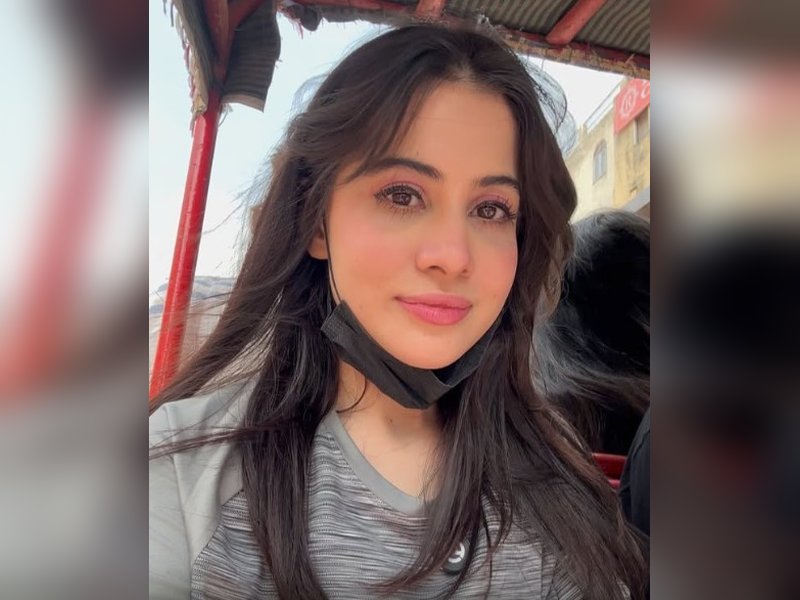 Uorfi Javed shows ‘road to recovery’ from swollen lips, says she’s ...