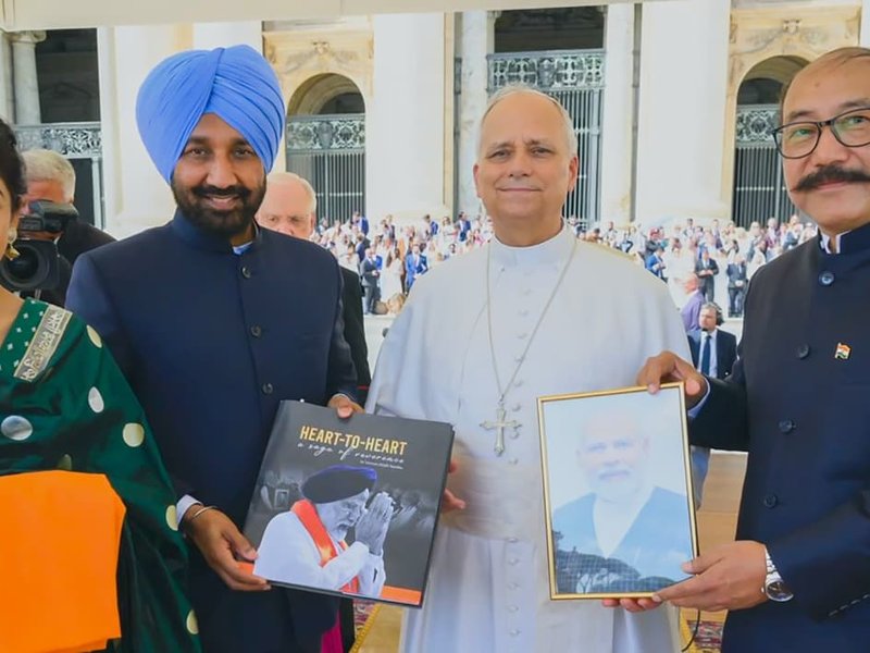 Pope Leo XIV blesses PM Modi on 75th birthday during Papal Audience in ...