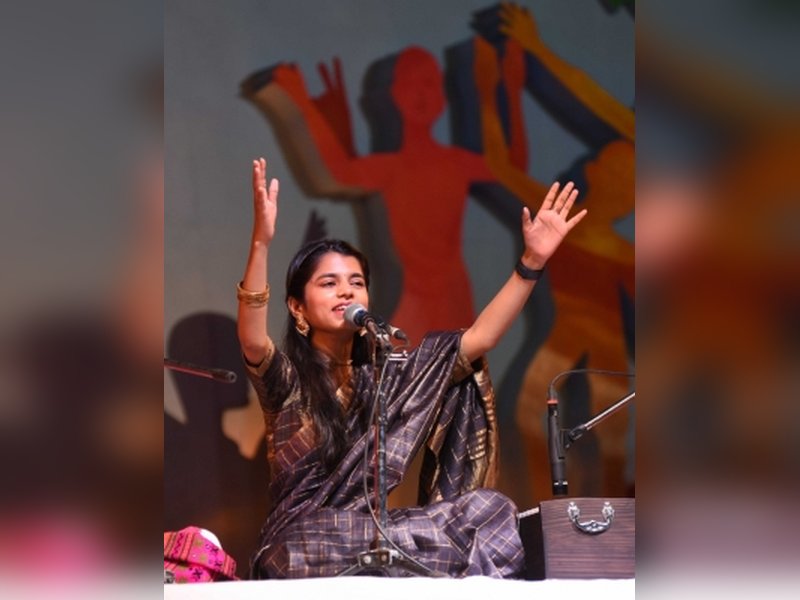 PM Modi is my inspiration, want to begin from my village: Folk Singer ...