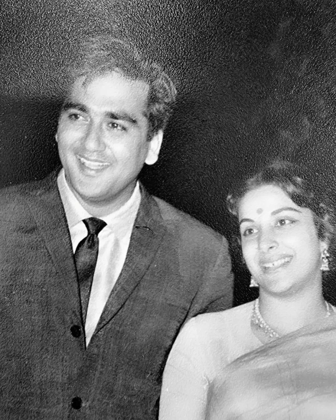 Priya Dutt Shares Rare Pics of Sunil Dutt on His Death Anniversary ...