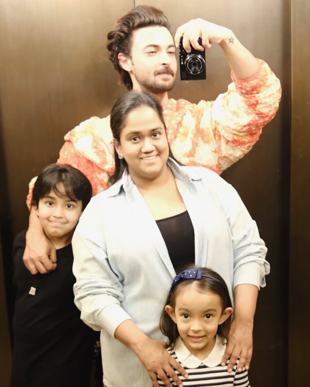 Aayush Sharma Shares Heartwarming Family Pics with Arpita Khan & Kids ...