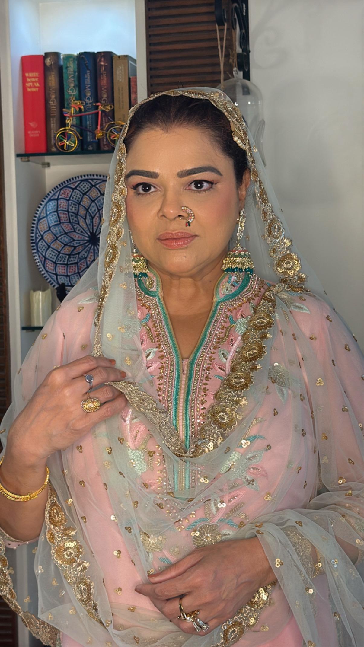 Gulfam Khan Hussain Stuns in Meena Kumari's Iconic Pakeezah Look - A ...