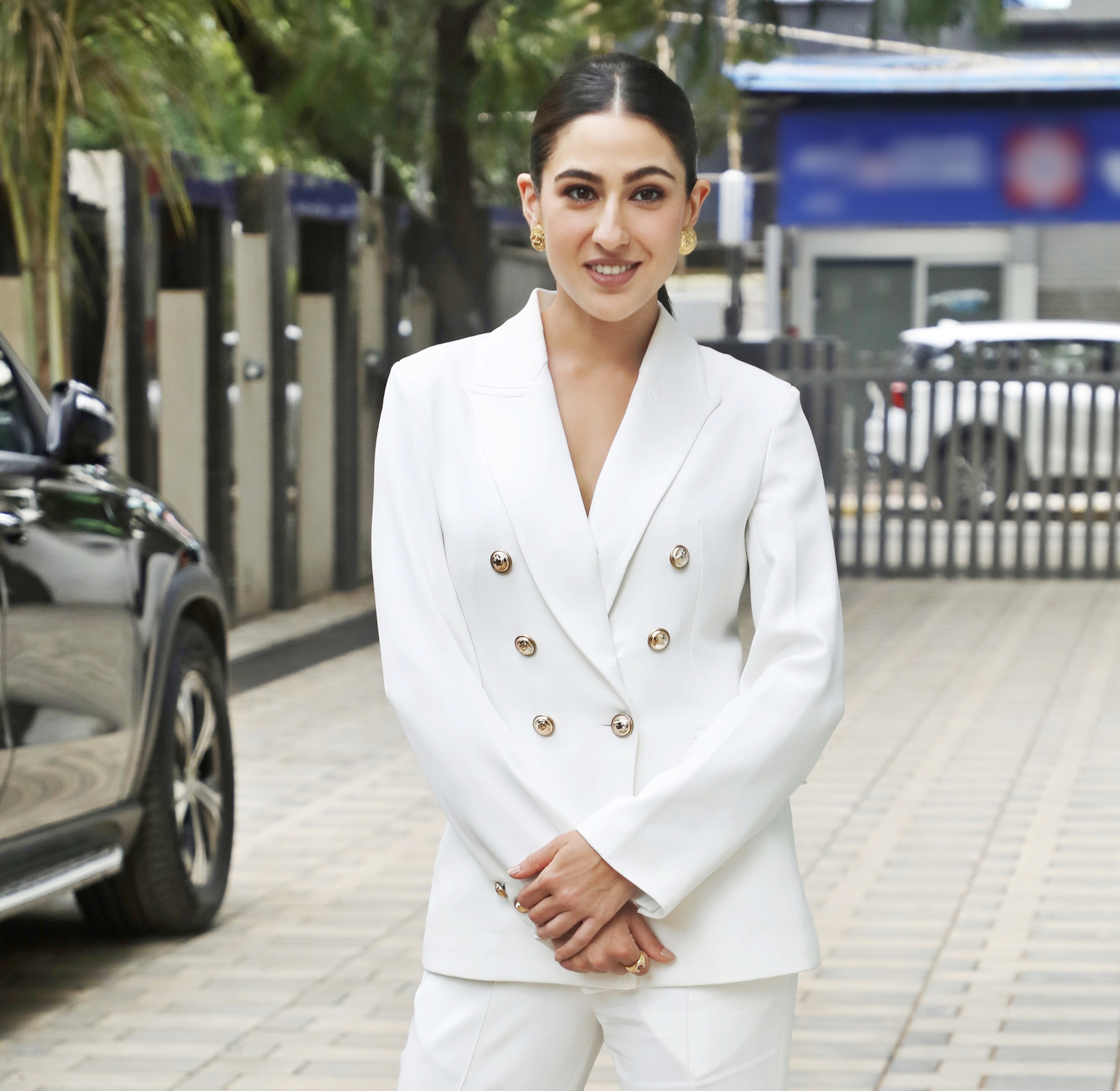 Fans Go Wild Over Ibrahim Ali Khan's Sarzameen Trailer & Sara's Metro ...