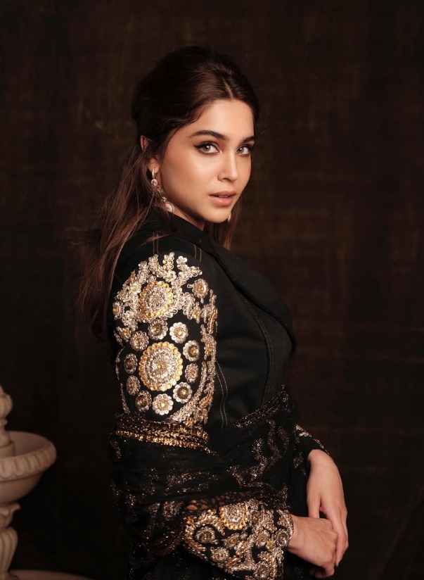 Sharvari Shares Heartfelt 2025 Family Portraits and Upcoming Film Alpha ...