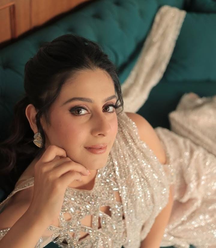 Isha Malviya's Major Bollywood Debut: Big Film Project Under Wraps ...