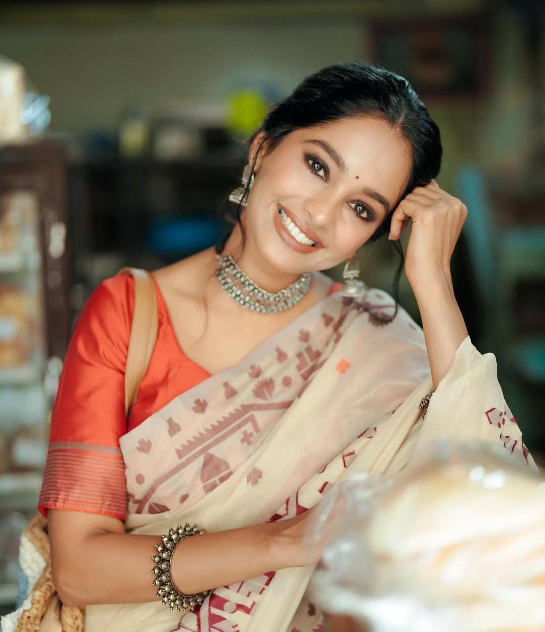 Mugdha Chaphekar's OTT Debut in Hasratein 3: A Powerful Women-Centric ...