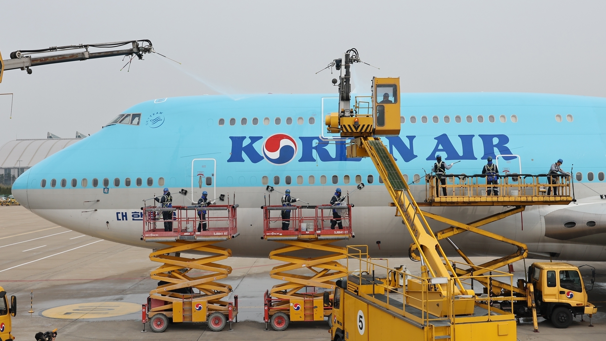 Korean Air Employee Data Leaked After Supplier Hacking Attack ...